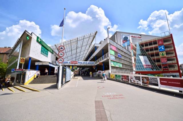 Eladó üzlethelység a Fény utcai piacon! - Budapest II. kerület ...