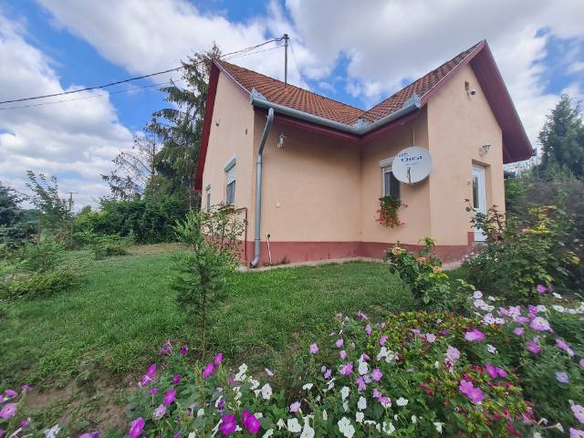 Eladó Baracson egy 90nm-es, amerikai konyhás nappali+ 2 szobás ...