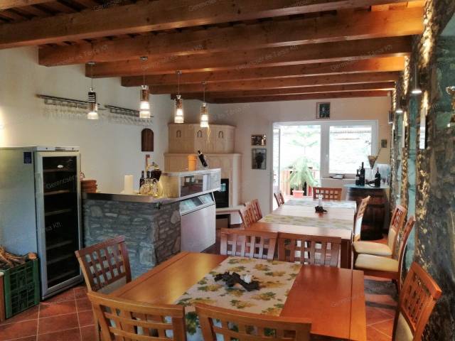 Kőszeg főteréhez közel, panorámás csendes utcában eladó családi ház ...