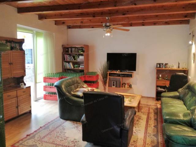 Kőszeg főteréhez közel, panorámás csendes utcában eladó családi ház ...