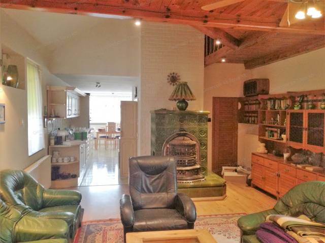 Kőszeg főteréhez közel, panorámás csendes utcában eladó családi ház ...