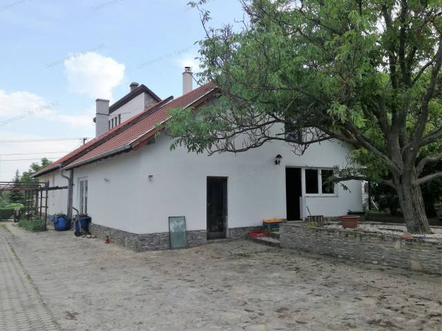 Kőszeg főteréhez közel, panorámás csendes utcában eladó családi ház ...