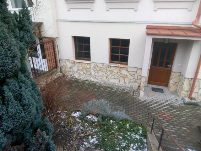 A Lőverekben 28 m2 garzonlakás hosszú távra kiadó. - Sopron - Sopron ...