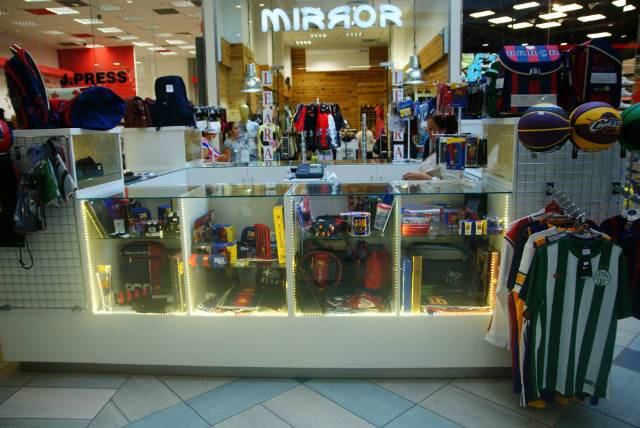 Árusító stand, vitrines pult (pláza stand) eladó - Budapest ...