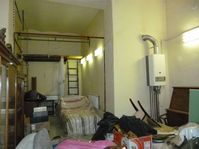 ÜZLETHELYSÉG ELADÓ ' 130 nm ... Jó közlekedés ...3 helyrajziszám ...