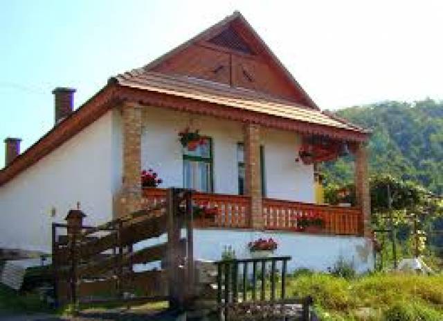 Márkházán kis tornácos parasztház olcsón eladó! 1,5 millió Ft ...