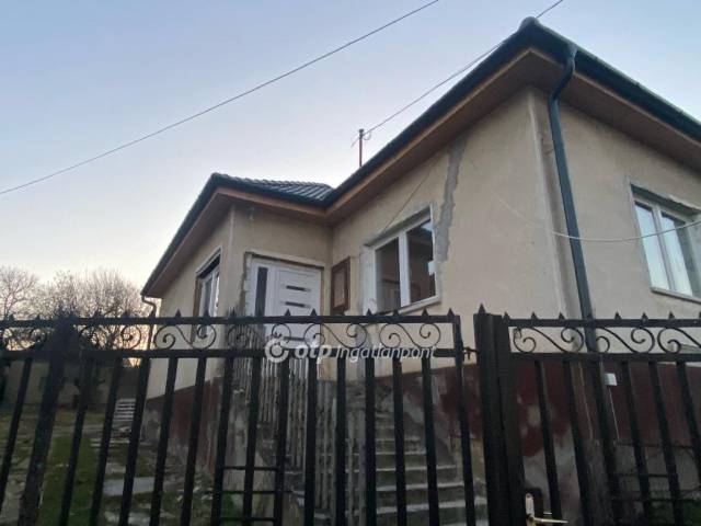 Eladó Ház, Valkó - Valkó - Eladó ház, Lakás