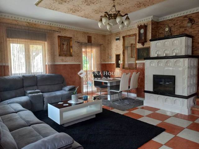 Nagykáta külterületén kínálunk eladásra egy minden igényt kielégítő ...