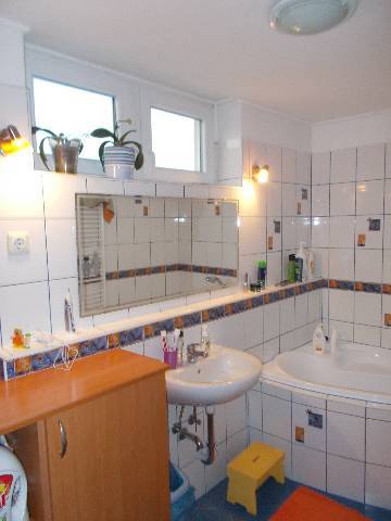 Szombathely nyugodt részén eladó egy 97 m2 -es kertkapcsolatos házrész ...