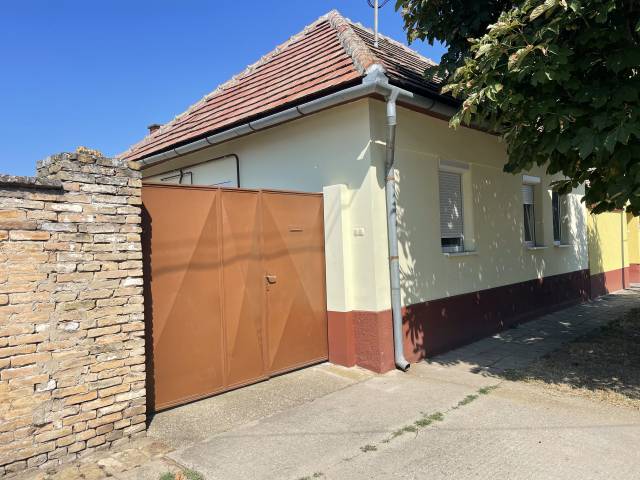 Eladó 103 m2-es Családi ház Baja - Baja - Eladó ház, Lakás
