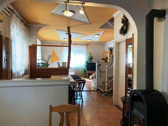 Veres Péter kerti, téglaépítésű ház eladó - Debrecen - Ház