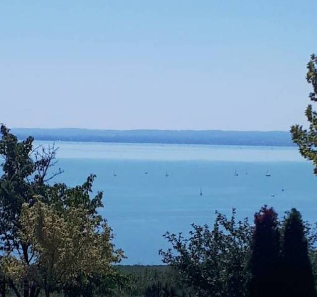 Balatoni panorámás telek eladó - Alsóörs - Telek