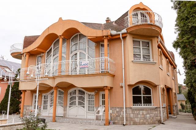 Eladó 550 m2-es családi ház Érd, Balatoni út - Érd, Balatoni út - Eladó ...