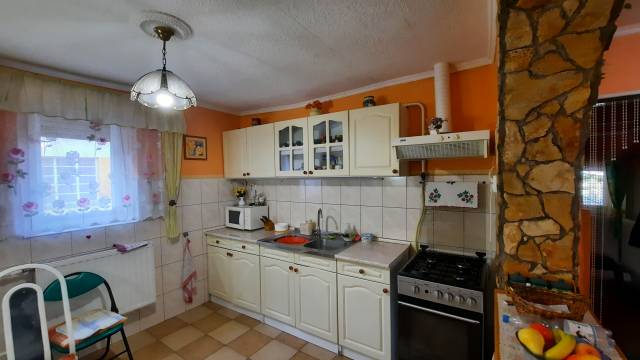 Eladó 120 m2-es családi ház Kunhegyes, Nagy Sándor utca - Kunhegyes ...