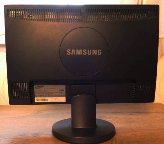 Samsung SyncMaster 943NW, 19" LCD monitor - Miskolc, Komlóstető, Szeder ...