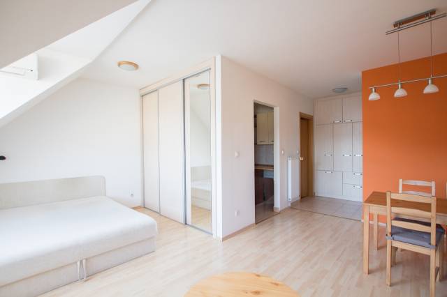 XIII.ker., Angelus-házban (Csángó utca) egyszobás lakás kiadó ...