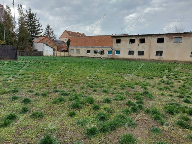 Szolnok belvárosi 1765 m2-es telek, kis házzal, telephely, vállalkozás célra kiadó!, Belváros ...