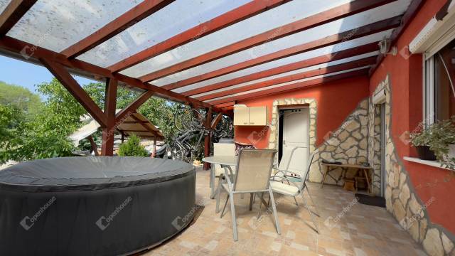 Legyen egy jó állapotú kétgenerációs családiház tulajdonosa - Monor ...