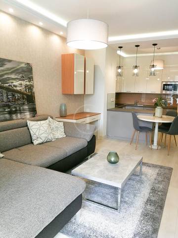 CORVIN SÉTÁNYON ELADÓ TERASZOS, IGÉNYES LAKÁS! - Budapest VIII. kerület ...