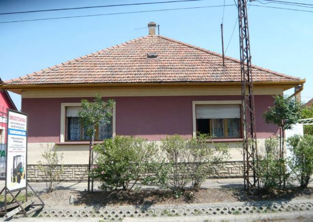 KIADÓ CSALÁDIHÁZ - Cegléd, 2700 Cegléd Pesti út 68 - Kiadó szoba, Lakótárs