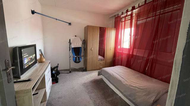 Győrben a Tihanyi Árpád úton 53 m2-es 3 szobás panellakás eladó ...