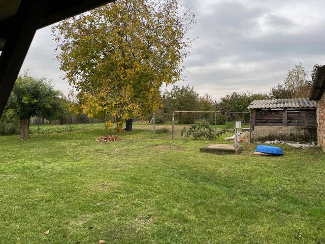 Nyíregyháza kertvárosi részén, 140 m2 - es kertes családi ház , dupla ...