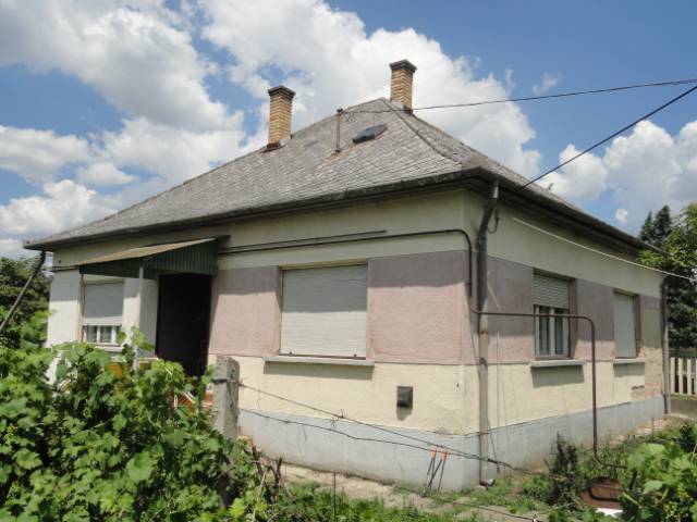 Családi ház jó helyen eladó, Jászkiséren - Jászkisér, Arany János utca ...