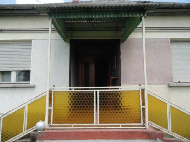 Családi ház jó helyen eladó, Jászkiséren - Jászkisér, Arany János utca ...