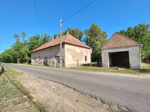 Tabdi külterületén tanya eladó - Tabdi - Telek