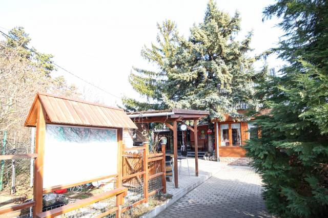 Eladó panorámás telek a Zsíroshegyen a tájvédelmi körzet határán ...