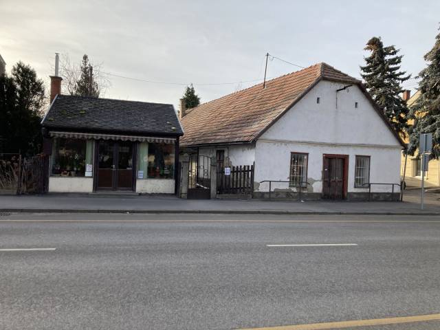 Eladó egy 100 nm-es családi ház Sárbogárd településen, 910 nm-es ...