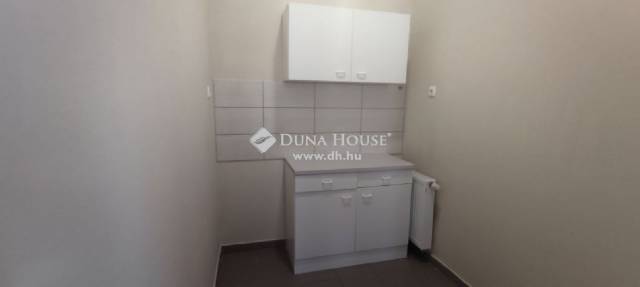 Kiadó Üzlethelyiség, Cegléd - Cegléd - Eladó, bérelhető üzlethelyiség