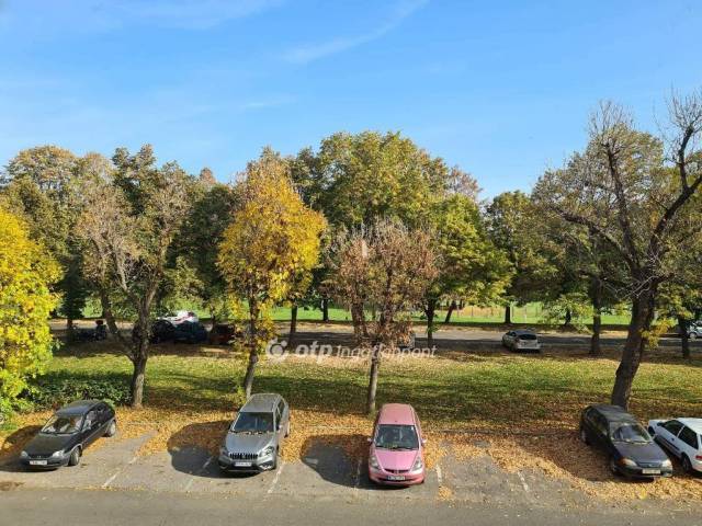 Eladó Lakás, Pécs - Pécs - Eladó ház, Lakás