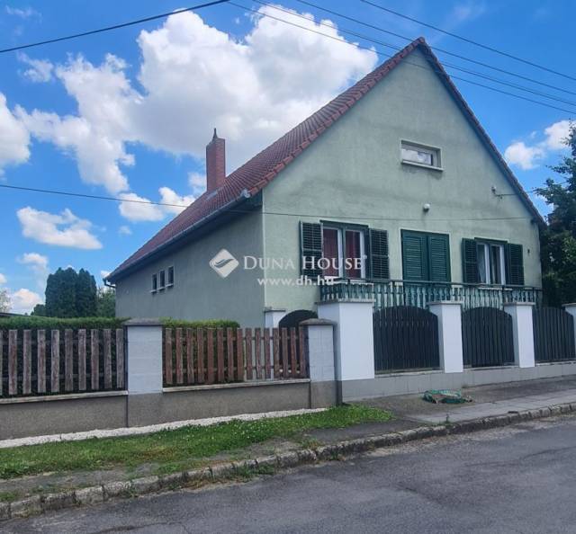 Pécs nagyárpádon nappali+ 3 szobás, fszt-es családi ház eladó - Pécs ...