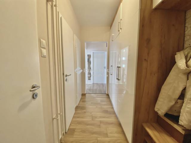 Pécs-Mecsekoldalon felújított, 3 szobás lakás eladó - Pécs, Fejér Lipót ...