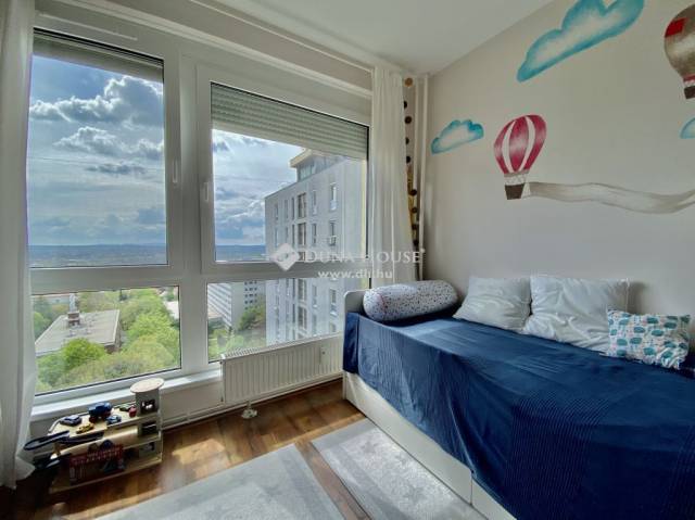 Pécs-Mecsekoldalon felújított, 3 szobás lakás eladó - Pécs, Fejér Lipót ...