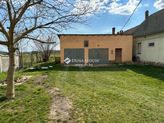 Gyódon családi ház eladó - Gyód, Fő utca - Ház