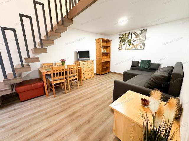 Garay Téren teljesen felújított belső kétszintes modern lakás eladó ...