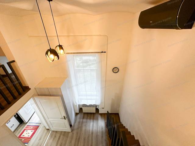 Garay Téren teljesen felújított belső kétszintes modern lakás eladó ...