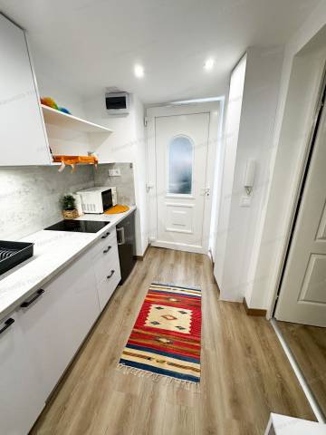 Garay Téren teljesen felújított belső kétszintes modern lakás eladó ...