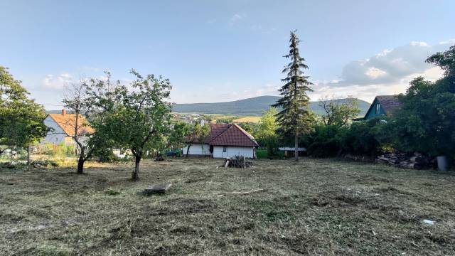 Panorámás, csendes környezetben található telek eladó - Pomáz - Telek