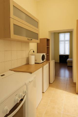 Corvin negyedben 2 kis szobás felújitott lakás eladó - Budapest VIII ...