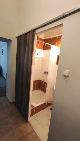 Corvin negyedben 2 kis szobás felújitott lakás eladó - Budapest VIII ...